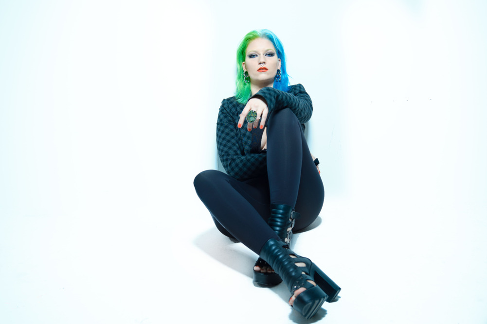 SERAINA TELLI : Schiebt mit "Song For The Girls" den nächsten Song nach ...