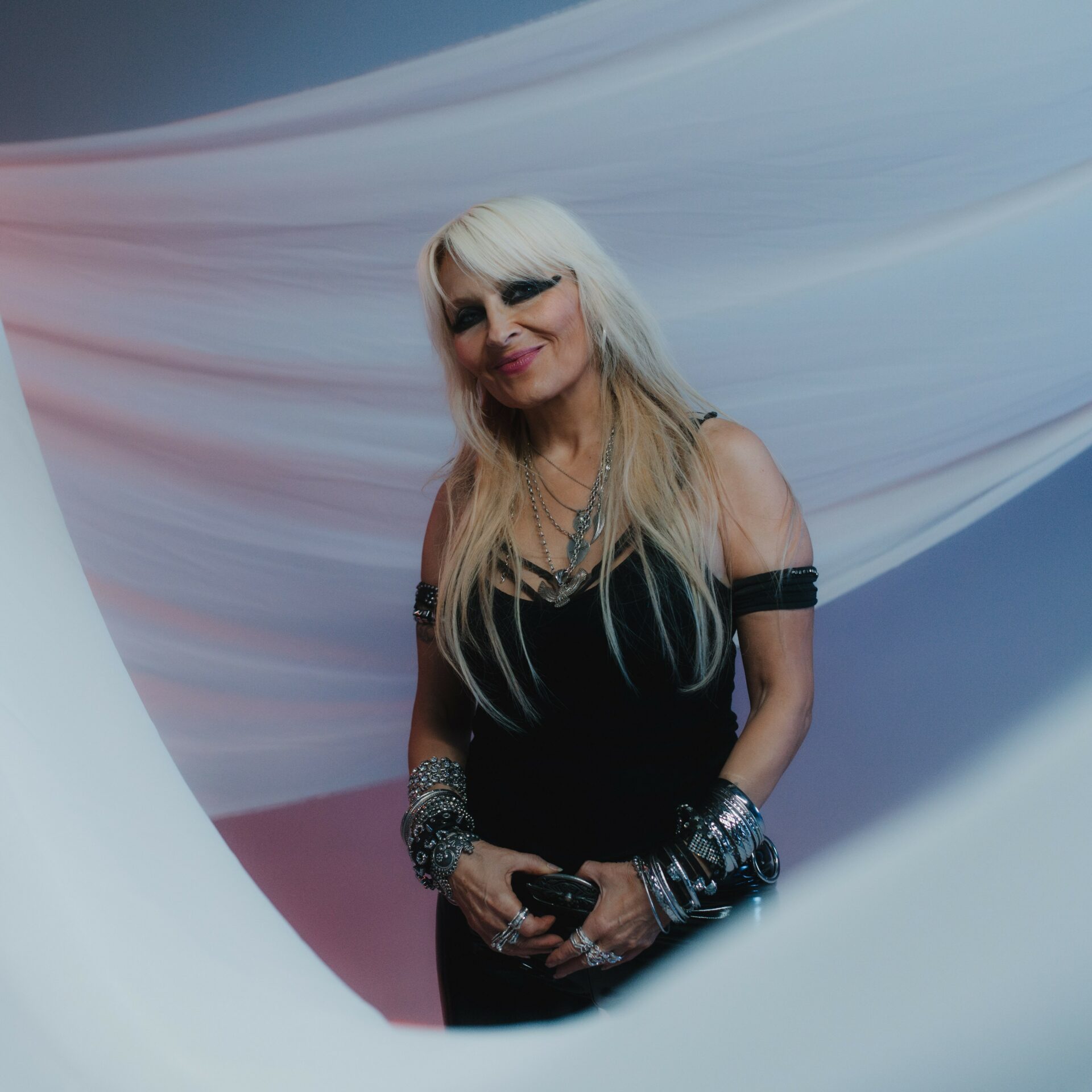 DORO: Das Album "Conqueress - Forever Strong And Proud" steht in den ...
